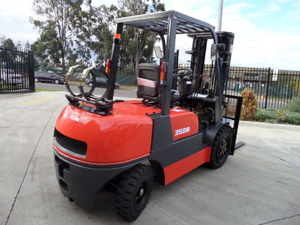 3.5Ton Counter Balance 3 Stage Container Mast Forklift